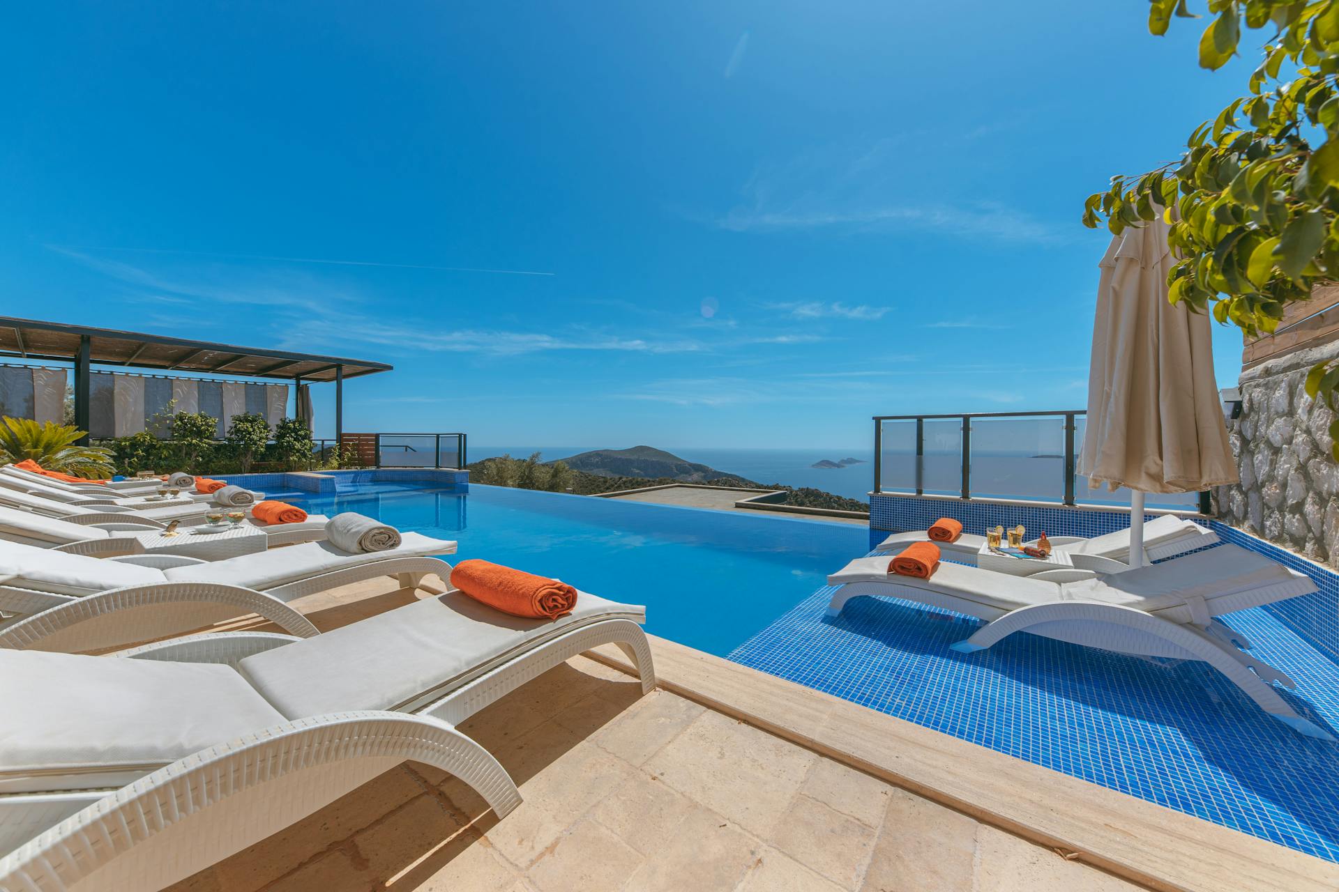 10 Best Luxury Summer Hotels in the World for 2025 | Travelupo