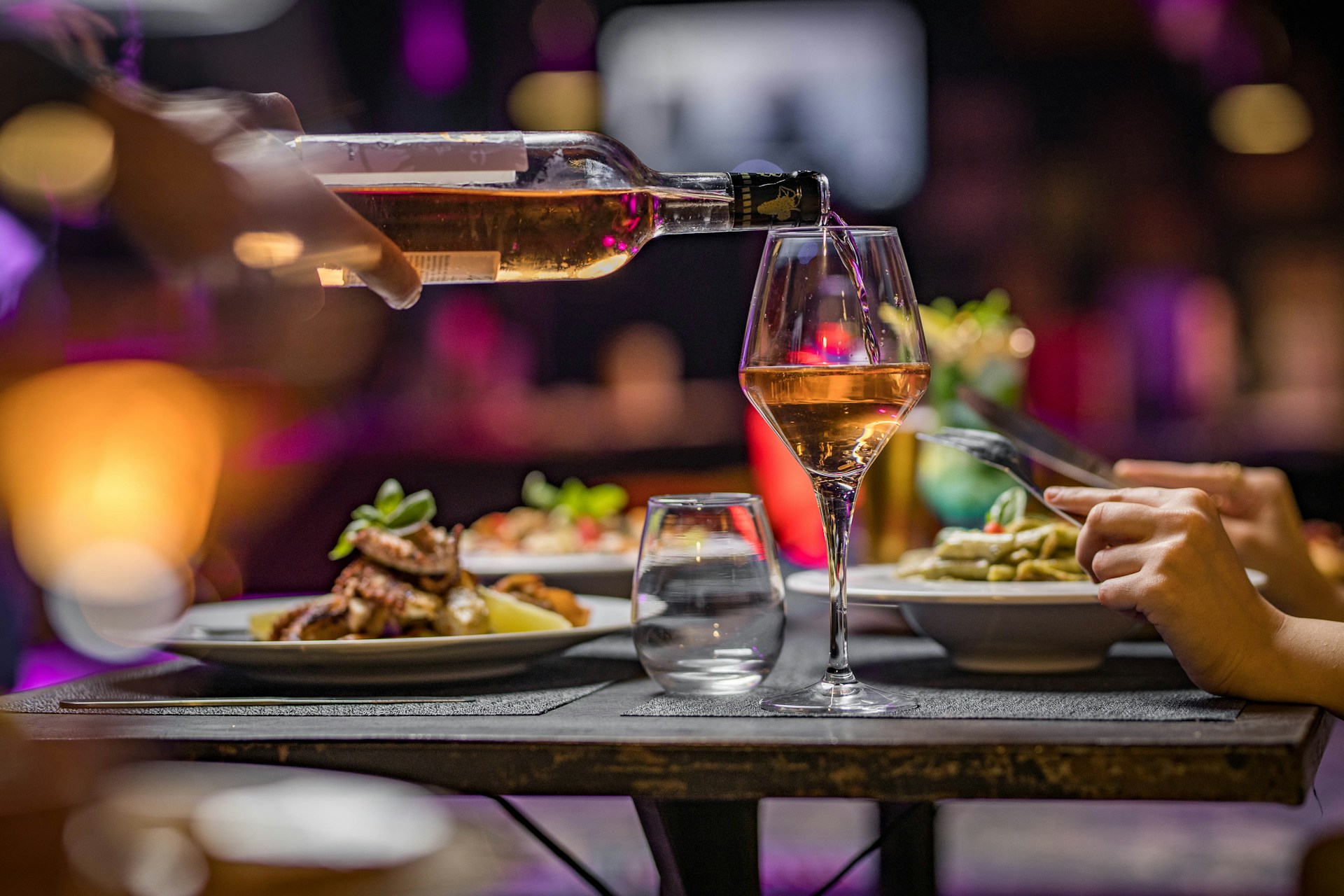 Best Budget Food Destinations Around the World (Eat Well for Less ...